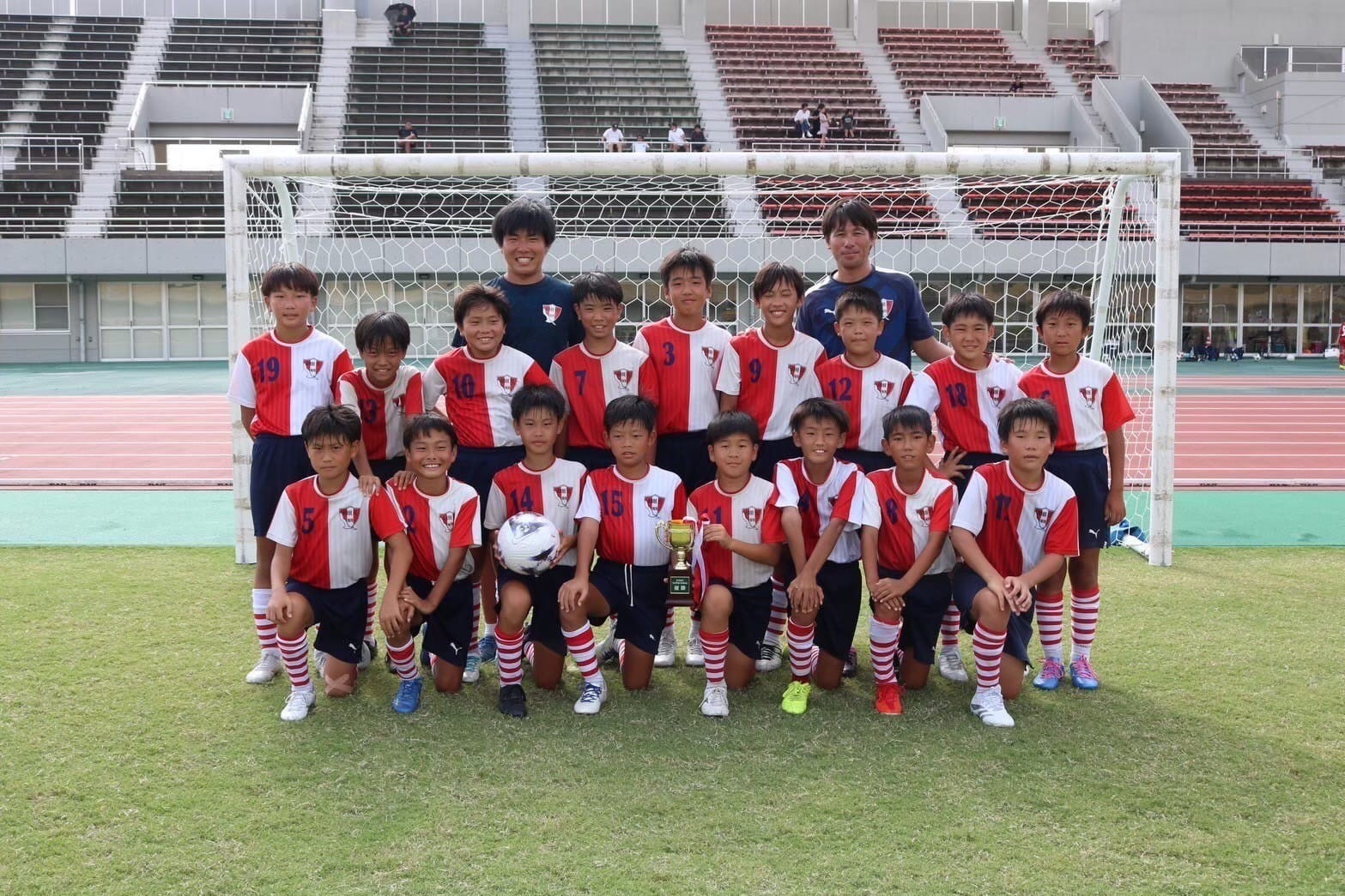 【公式】KOBE FOOTBALL CLUB | 神戸FC – 神戸フットボールクラブ4歳の幼稚園児から80歳代の壮年の会員がそれぞれの年代で ...